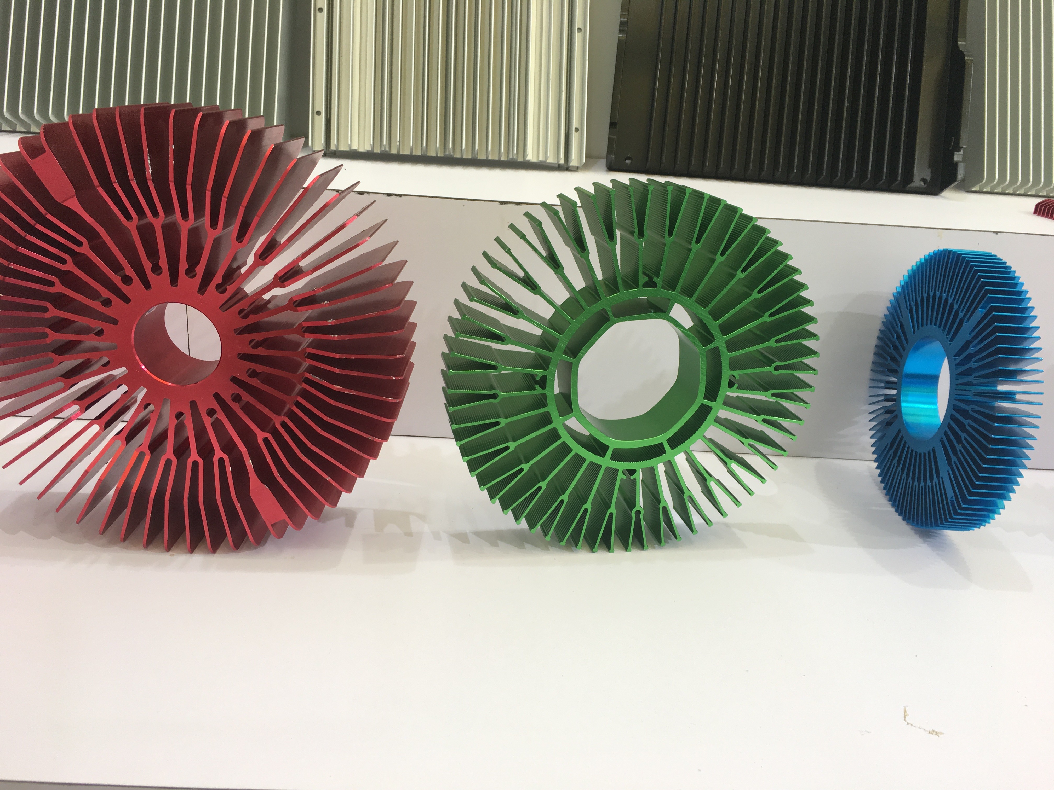 Red Anodized Aluminum Sunflower Radiator Led Cylindrical Heat Sink For ...