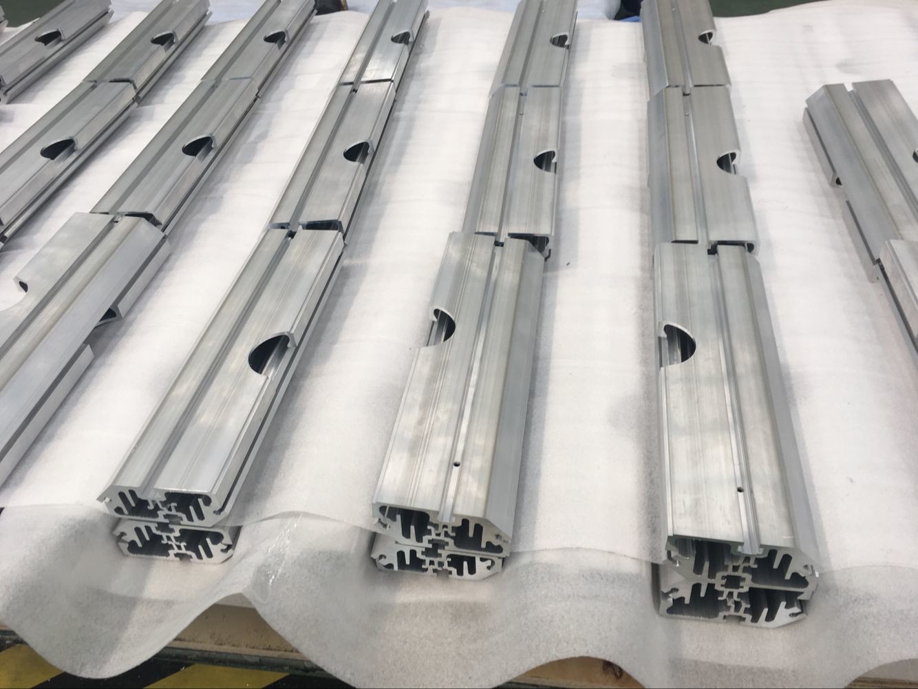 Precision 5 Axis CNC Machining Aluminum Extrusion 6 Meters Long Profile